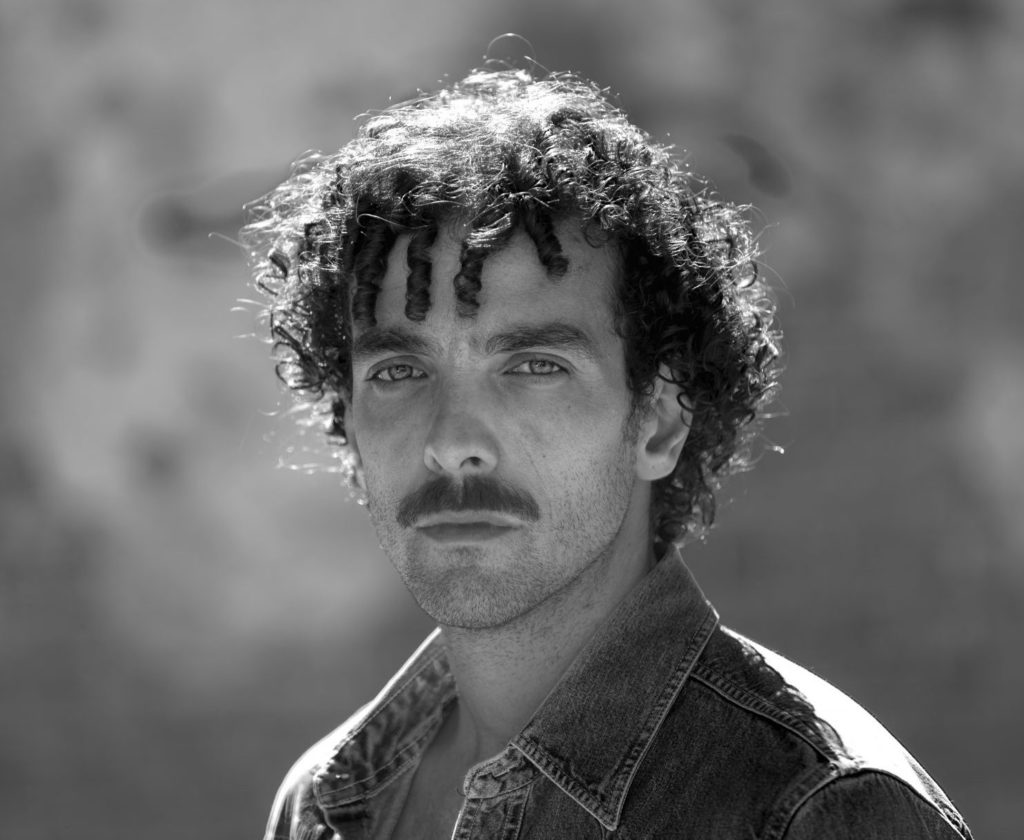 Ator português José Pimentão entra na série “1899” da Netflix ...